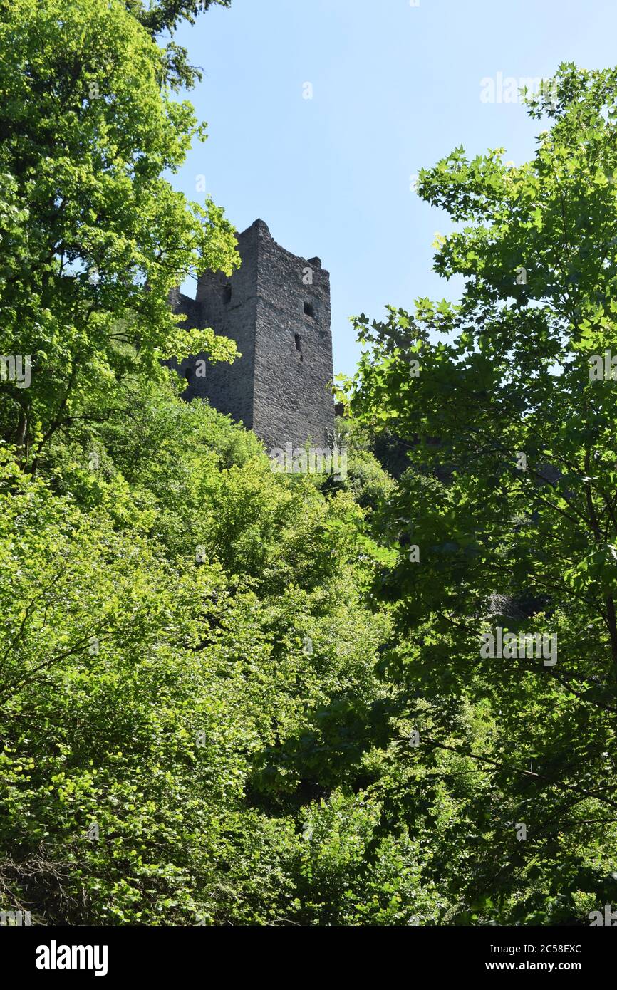 Oberburg Manderscheid, castle in the Eifel Stock Photo - Alamy