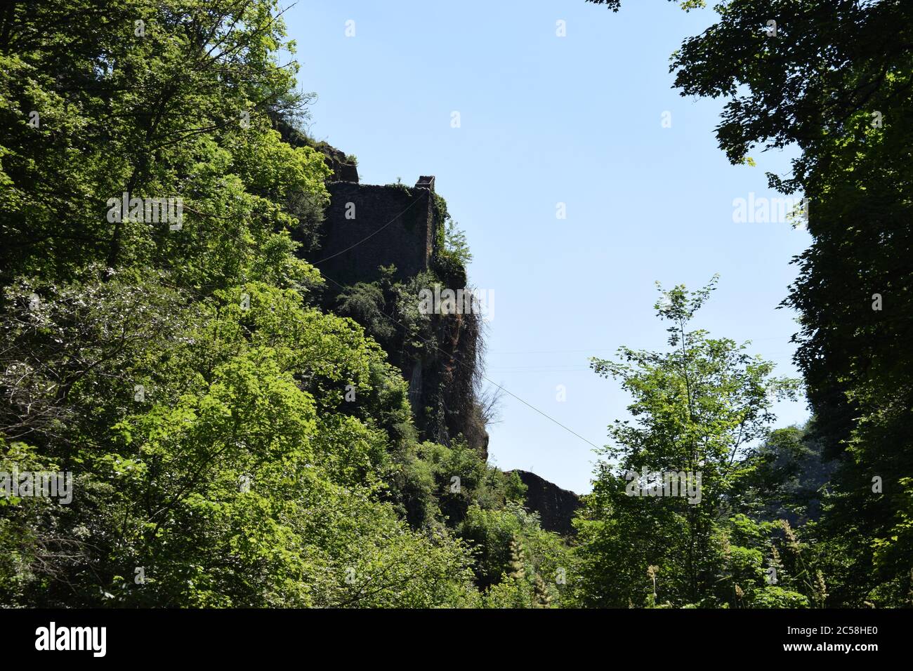 castle ruin in the Eifel: Niederburg Manderscheid Stock Photo - Alamy