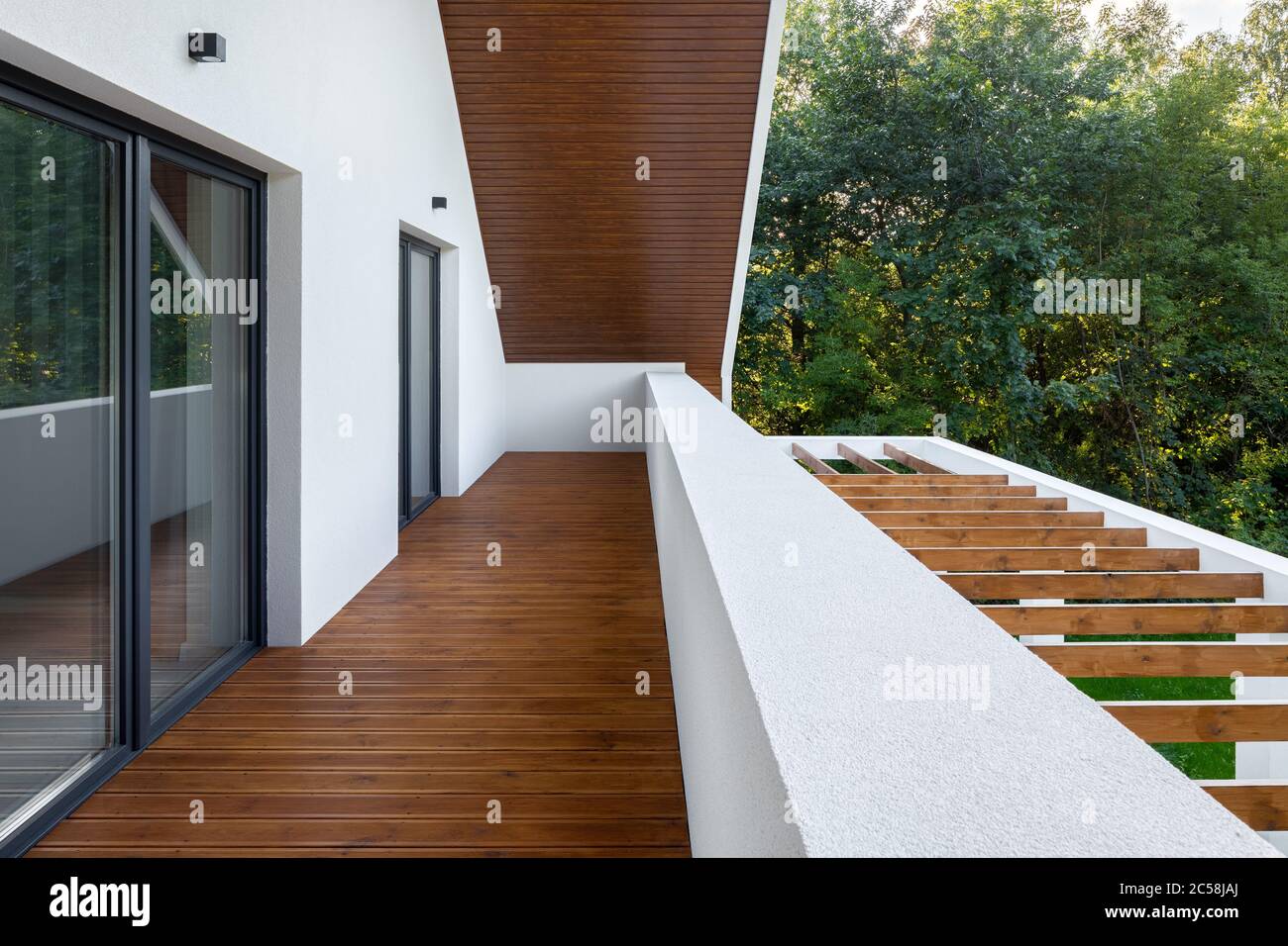 Exterior view contemporary wooden house hi-res stock photography and ...