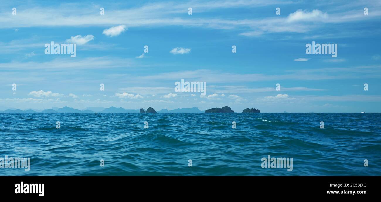 Deep blue ocean hi-res stock photography and images - Alamy