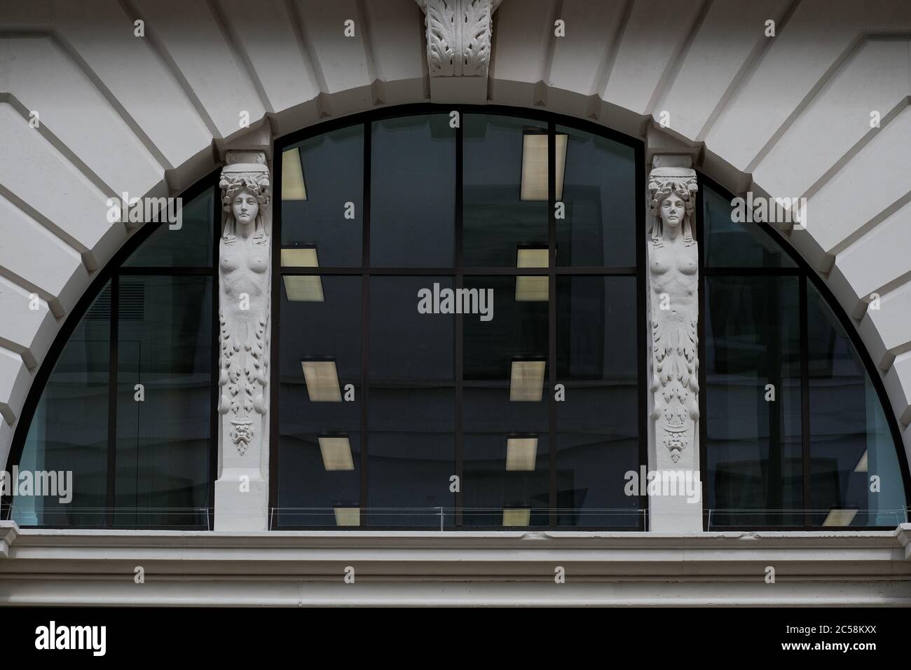 Rusticated arch hi-res stock photography and images - Alamy