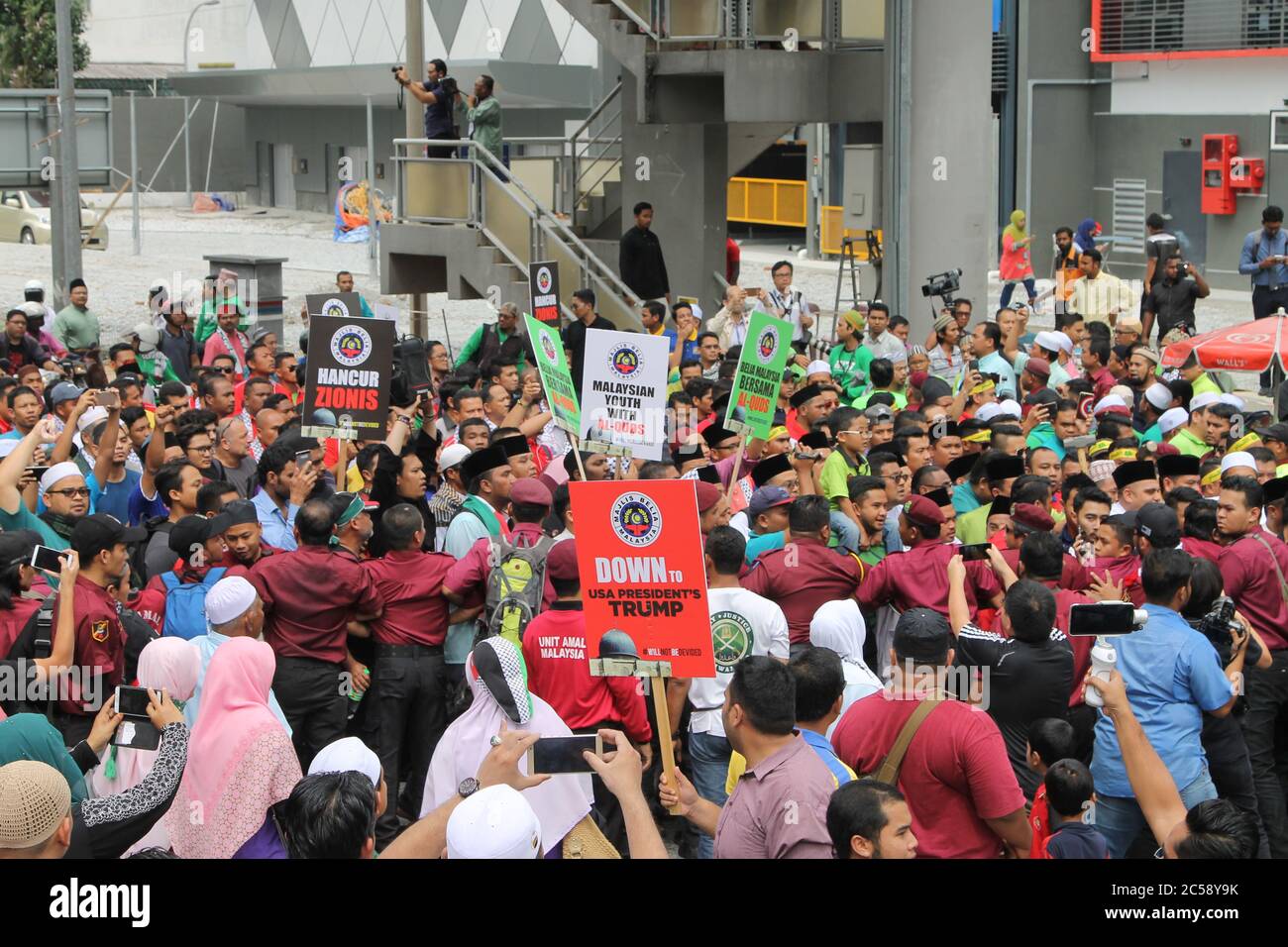 Protesters gather to protest the closure of the Al-Aqsa Mosque and ...