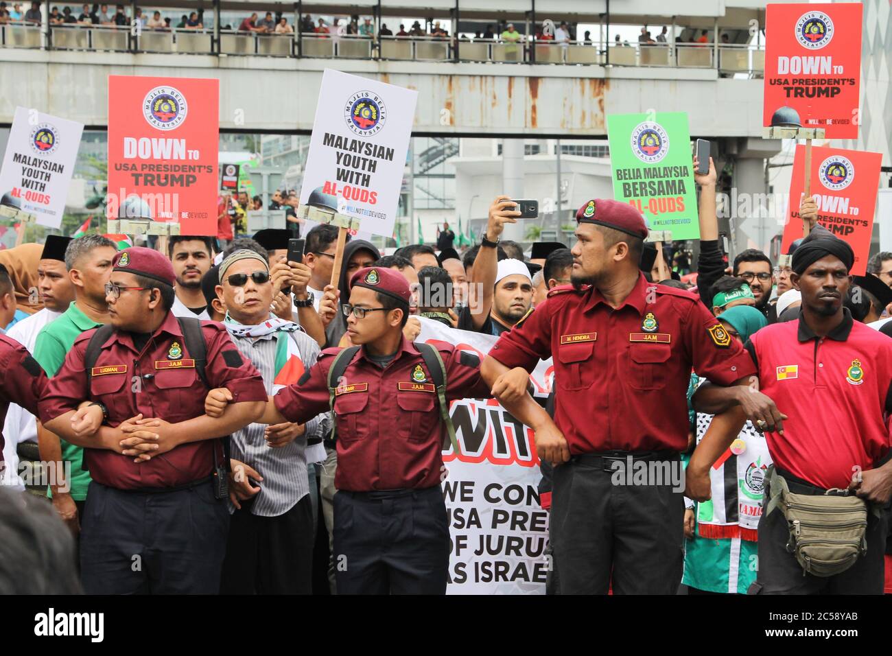 Protesters gather to protest the closure of the Al-Aqsa Mosque and ...