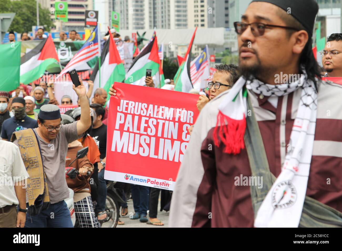 Protesters gather to protest the closure of the Al-Aqsa Mosque and ...