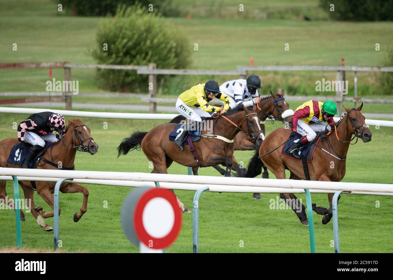 St Gallen ridden by Richard Johnson (right) win The In Memory Of Gary ...