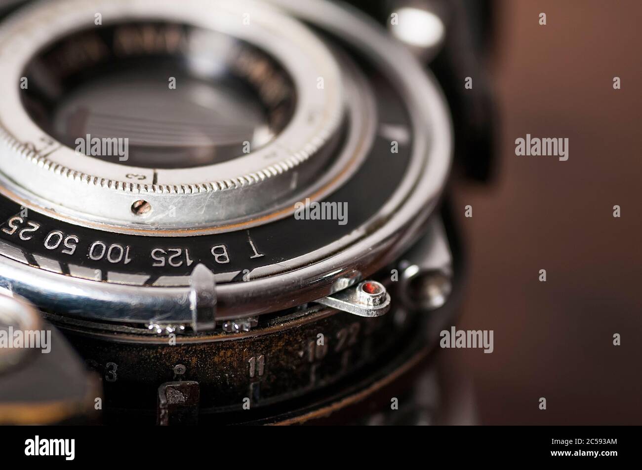 Shutter mechanism hi-res stock photography and images - Alamy