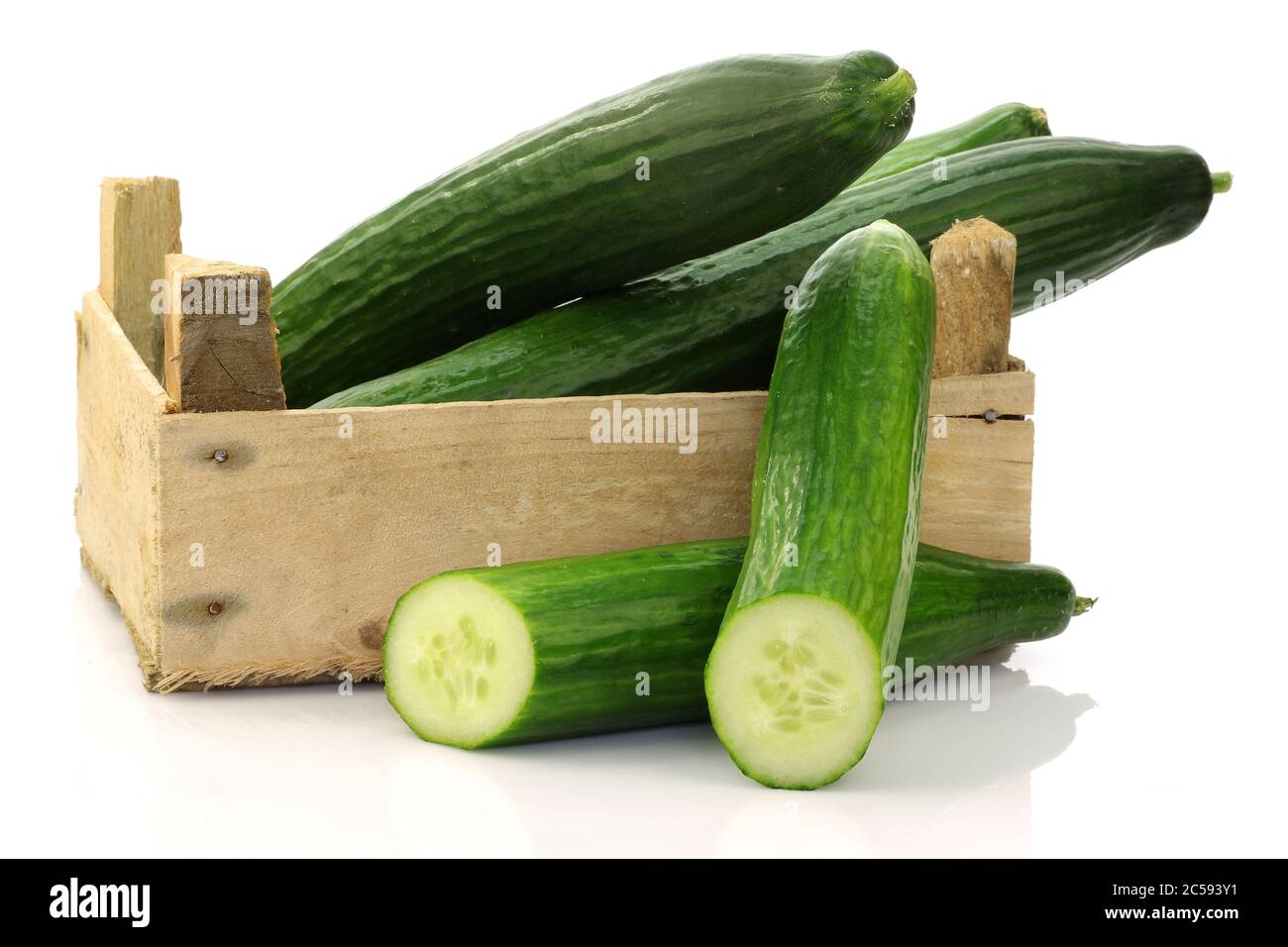 Cucumbers in wooden crate food market hi-res stock photography and ...