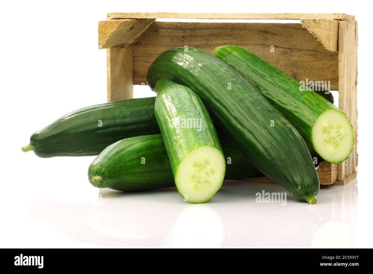 Cucumbers in wooden crate food market hi-res stock photography and ...