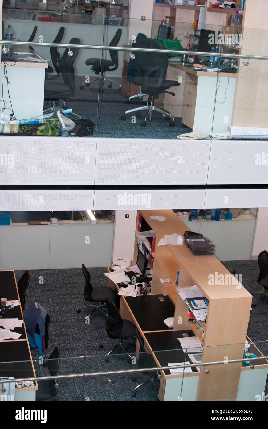 Disorganized office hi-res stock photography and images - Alamy