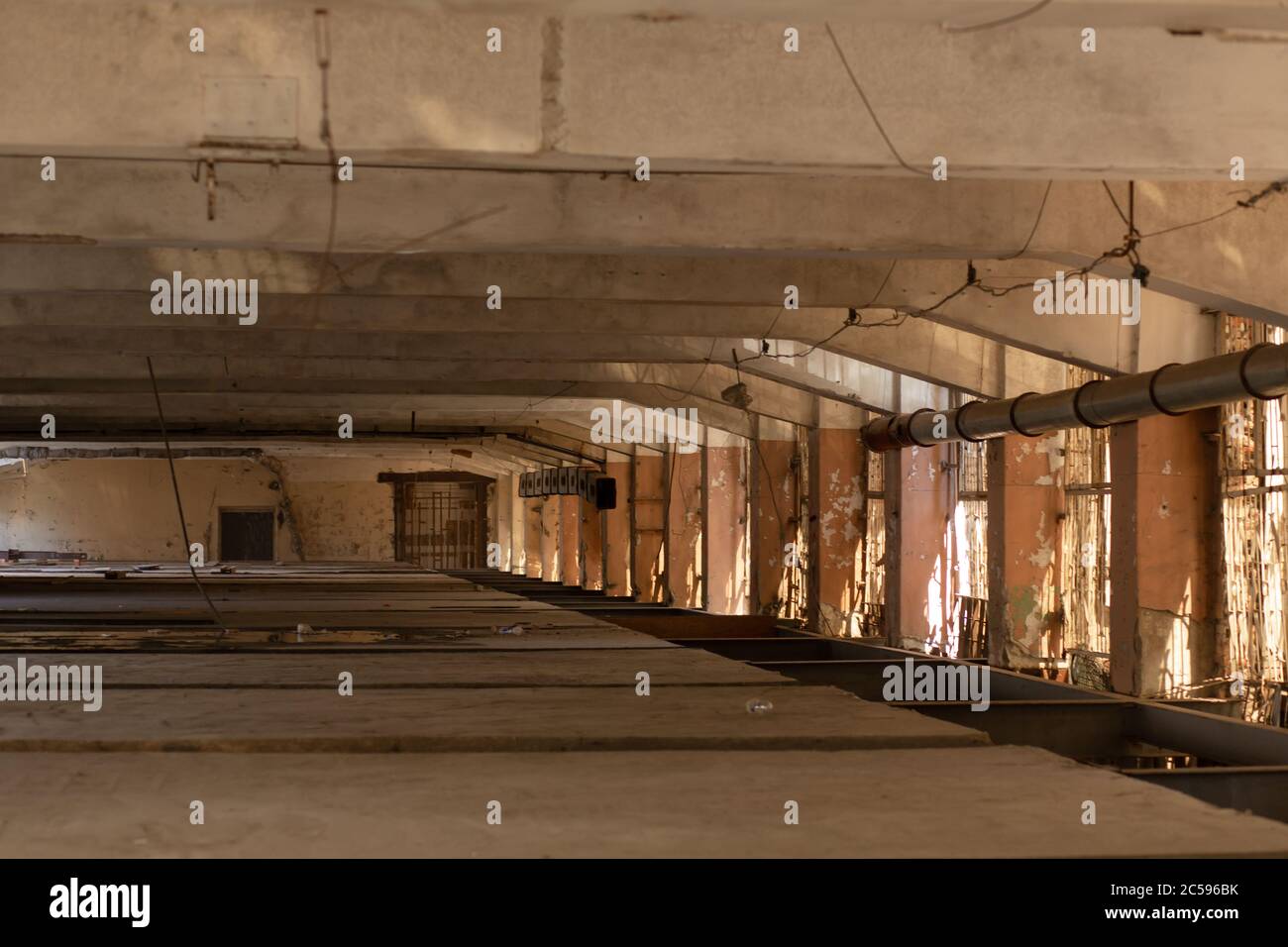 Large empty room. Concrete building. Bright space Stock Photo - Alamy
