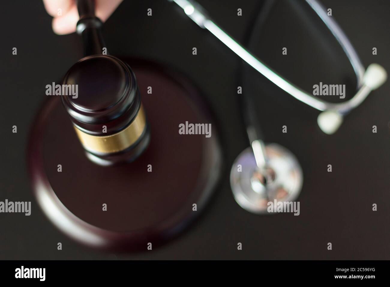 Judge gavel hitting hi-res stock photography and images - Alamy