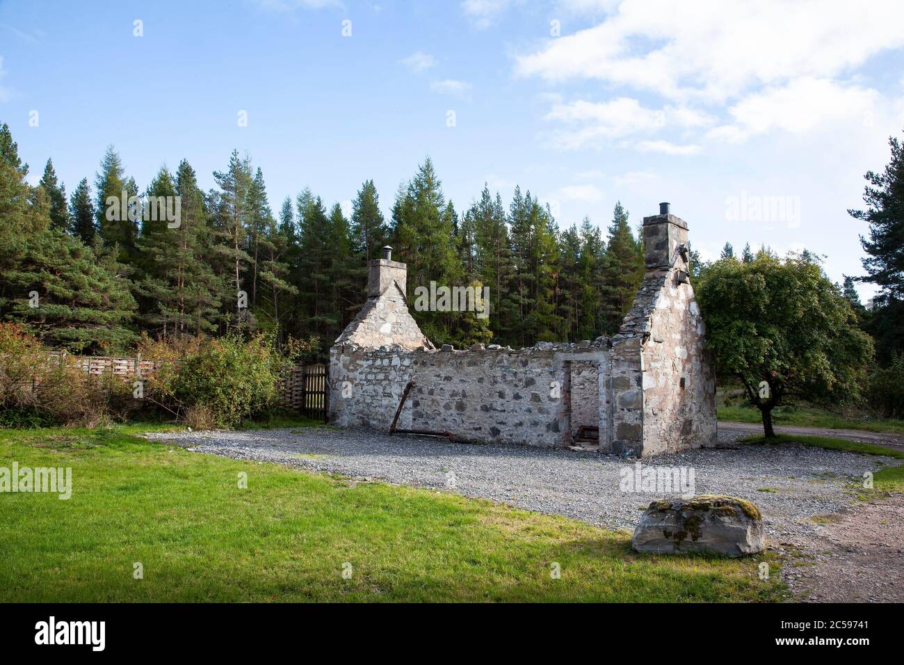 Scottish derelict cottage hi-res stock photography and images - Alamy