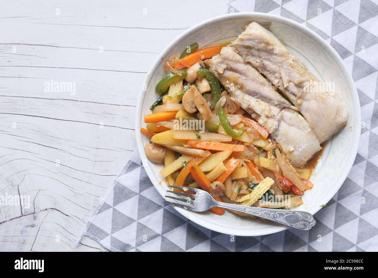 Grilled Fish Fillet with BBQ Vegetables Stock Photo - Alamy