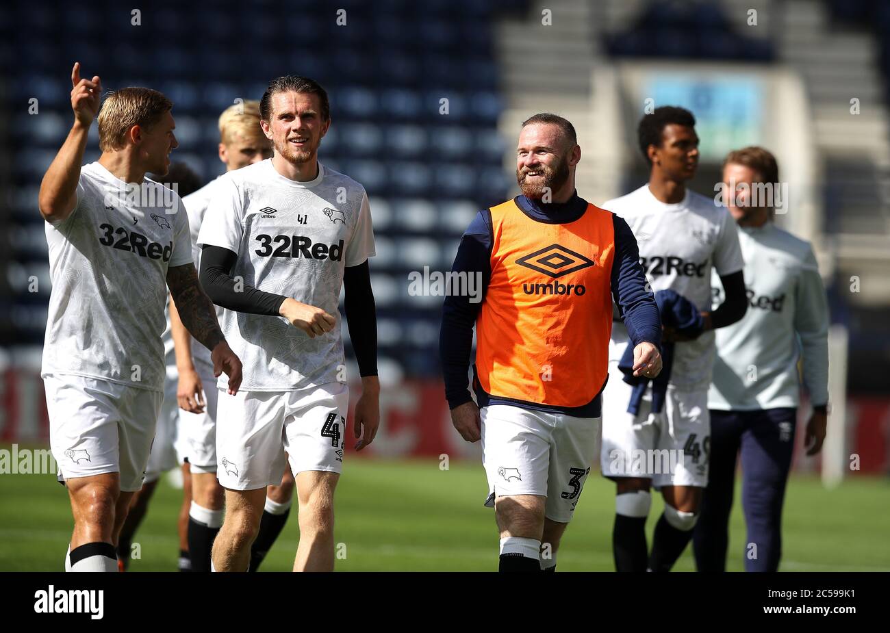 Derby County's Wayne Rooney (third right) warms up before the Sky Bet ...