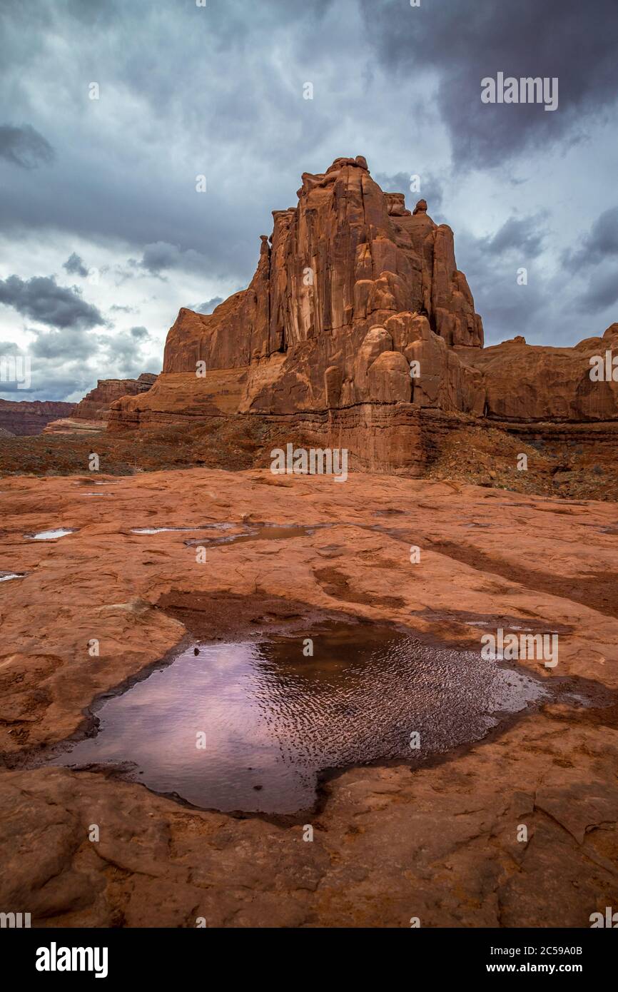 Massive sandstone rock towers in the Park Avenue Section of Arches ...