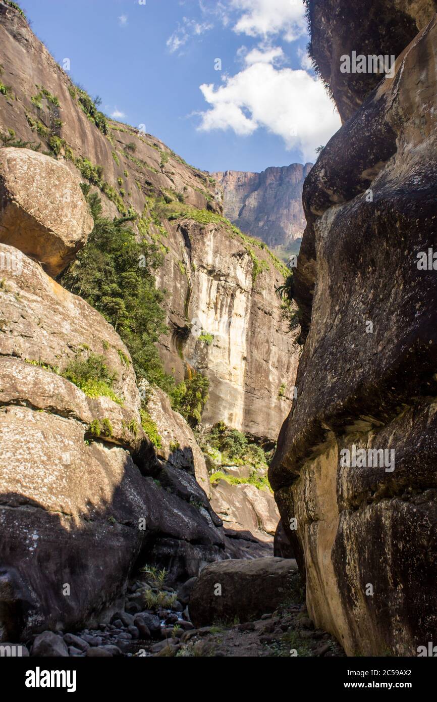Narrow gorge steep cliffs hi-res stock photography and images - Alamy