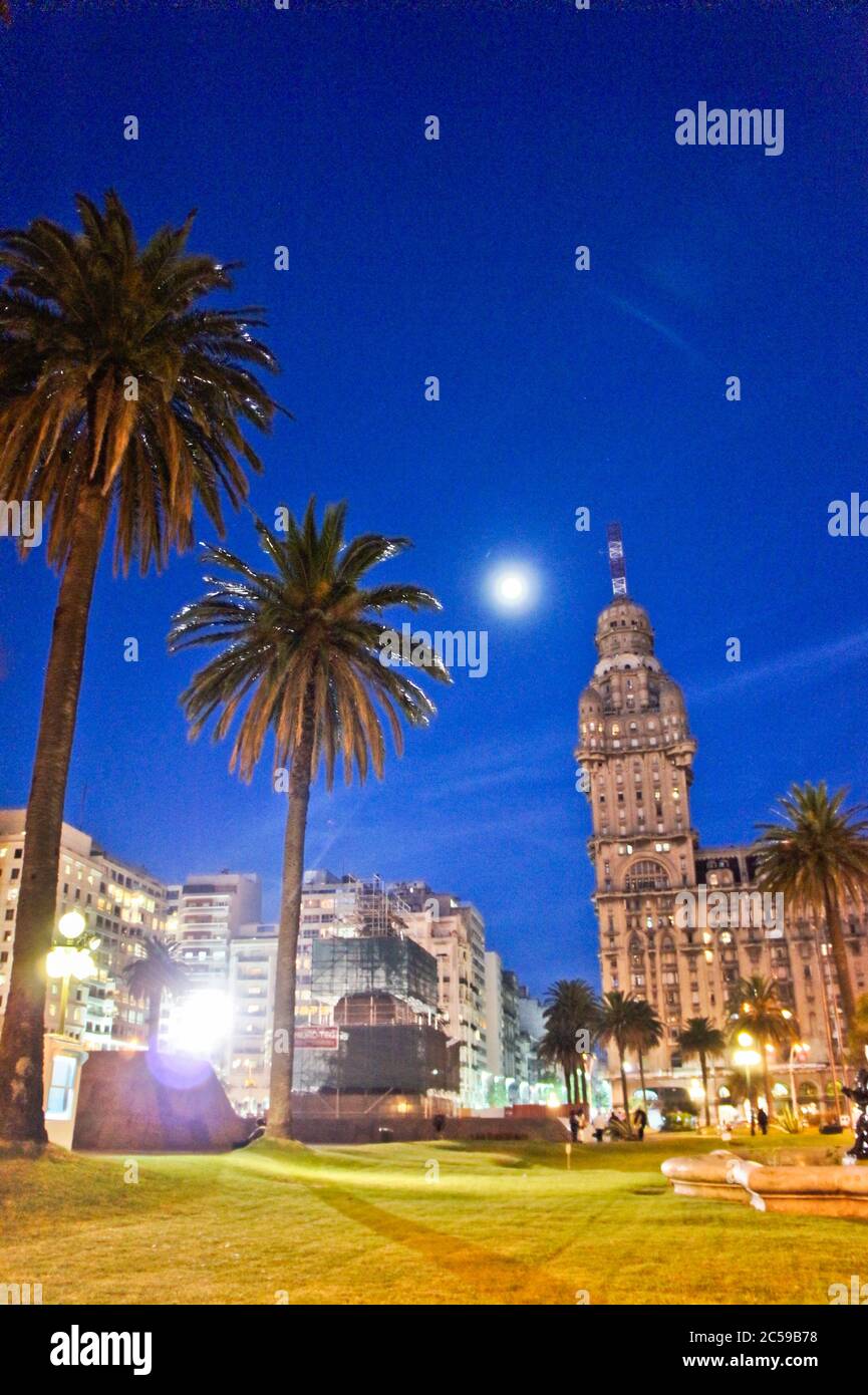 Montevideo buildings hi-res stock photography and images - Alamy