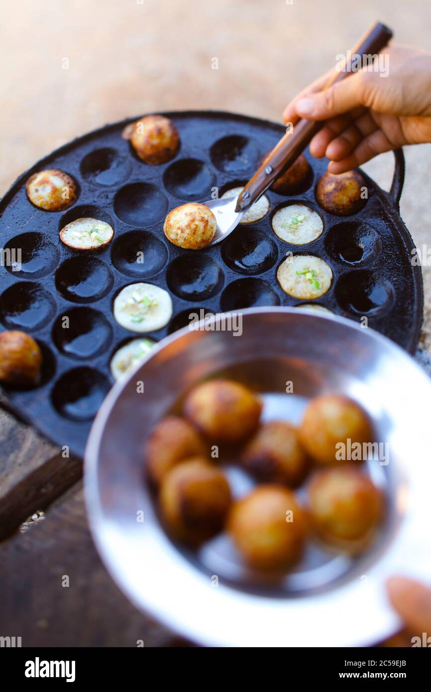 Myanmar (Burma), Inle Lake making rice flour croquettes Stock Photo - Alamy