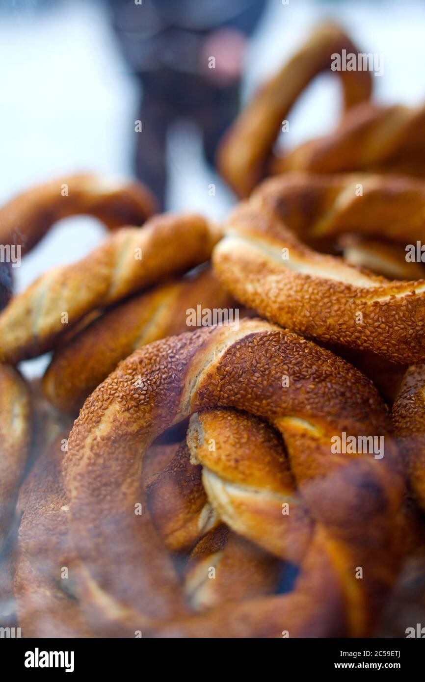 Turkey, Istanbul, sale of simit bread Stock Photo - Alamy