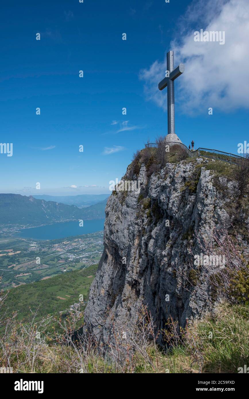 Dominates the cross hi-res stock photography and images - Alamy