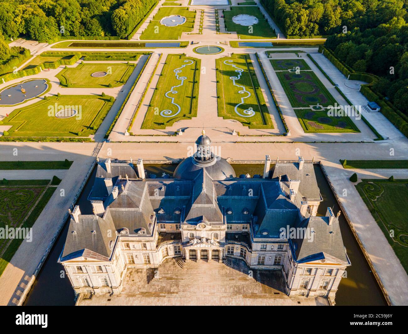 Chateau de vaux le vicomte aerial hi-res stock photography and images ...