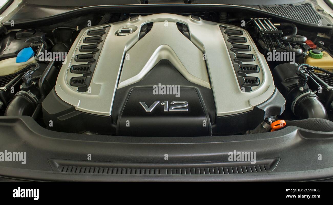 Open hood motor tuning hi-res stock photography and images - Alamy