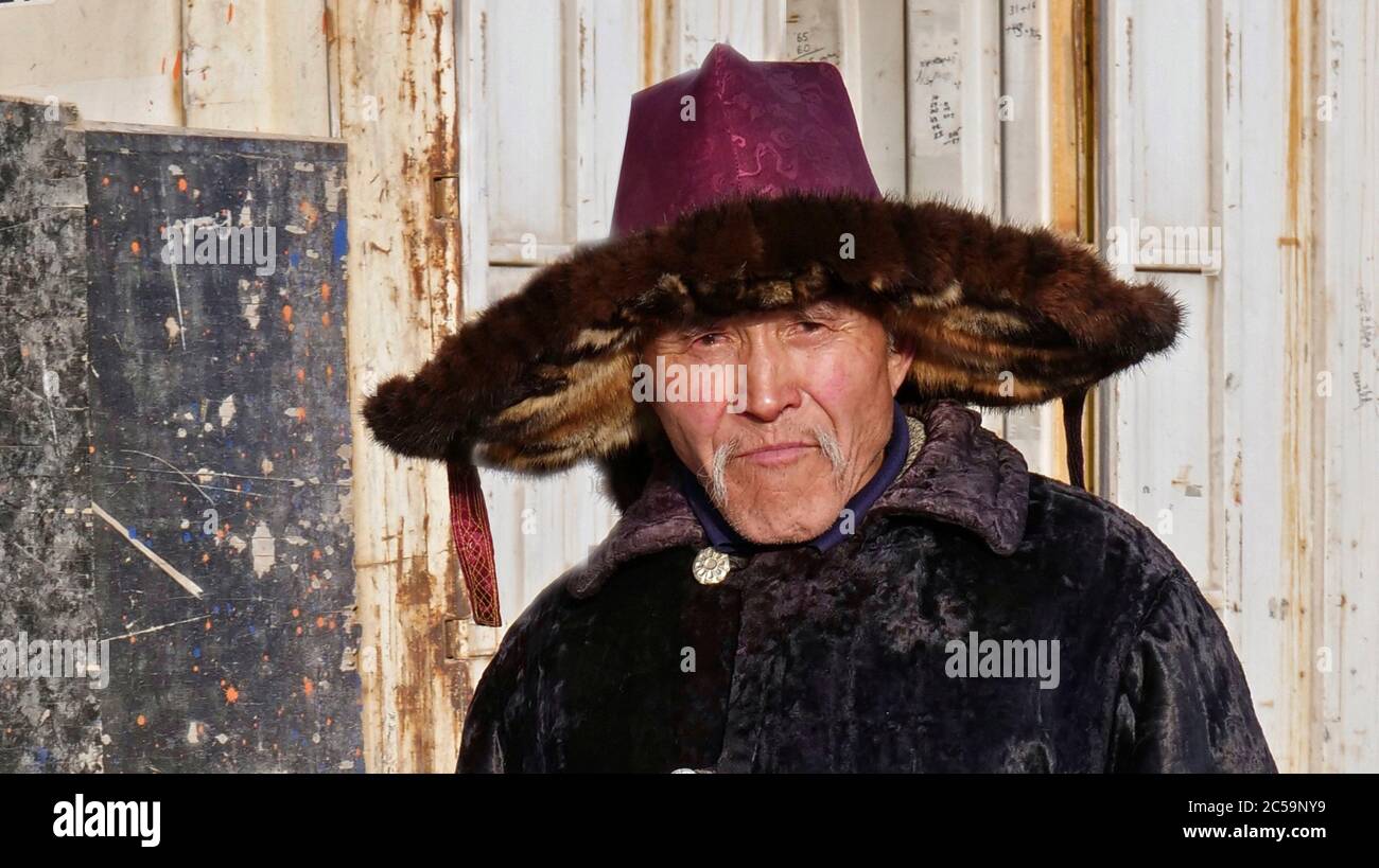 Mongolia, Altaï, portrait of a Kazakh wearing his traditional hat Stock ...