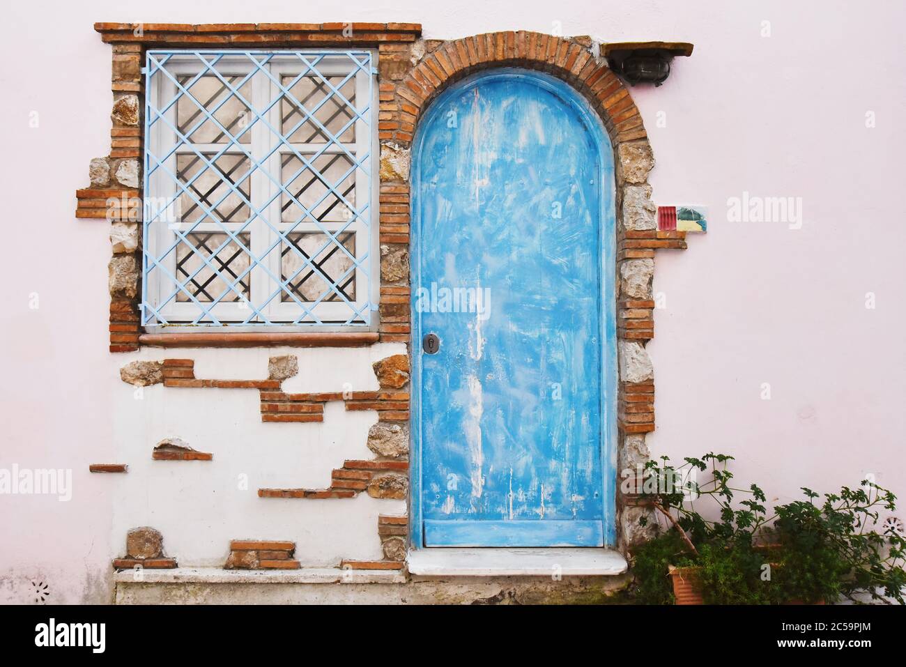 Esoteric door frame hi-res stock photography and images - Alamy