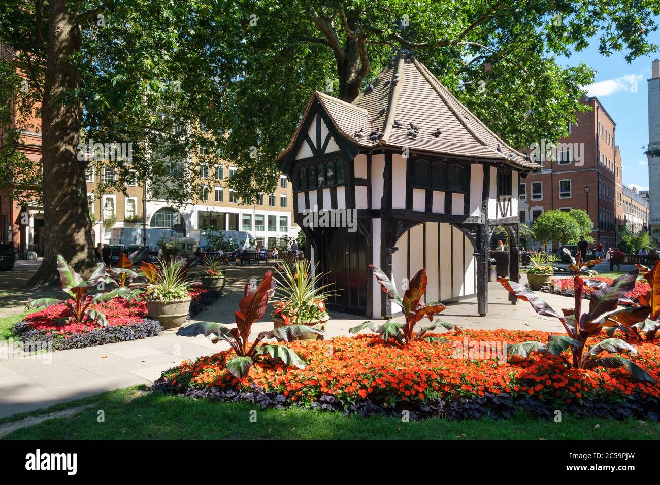 Soho square park hi-res stock photography and images - Alamy