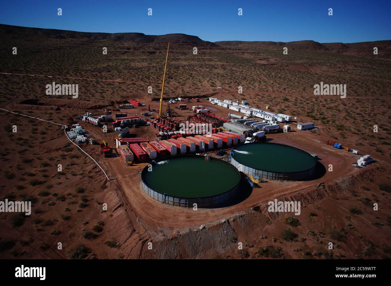 Vaca muerta shale oil and gas field argentina hi-res stock photography ...