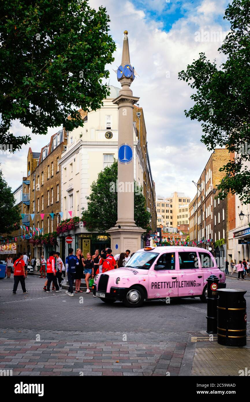 Street scene at the trendy Seven Dials area in central London Stock ...