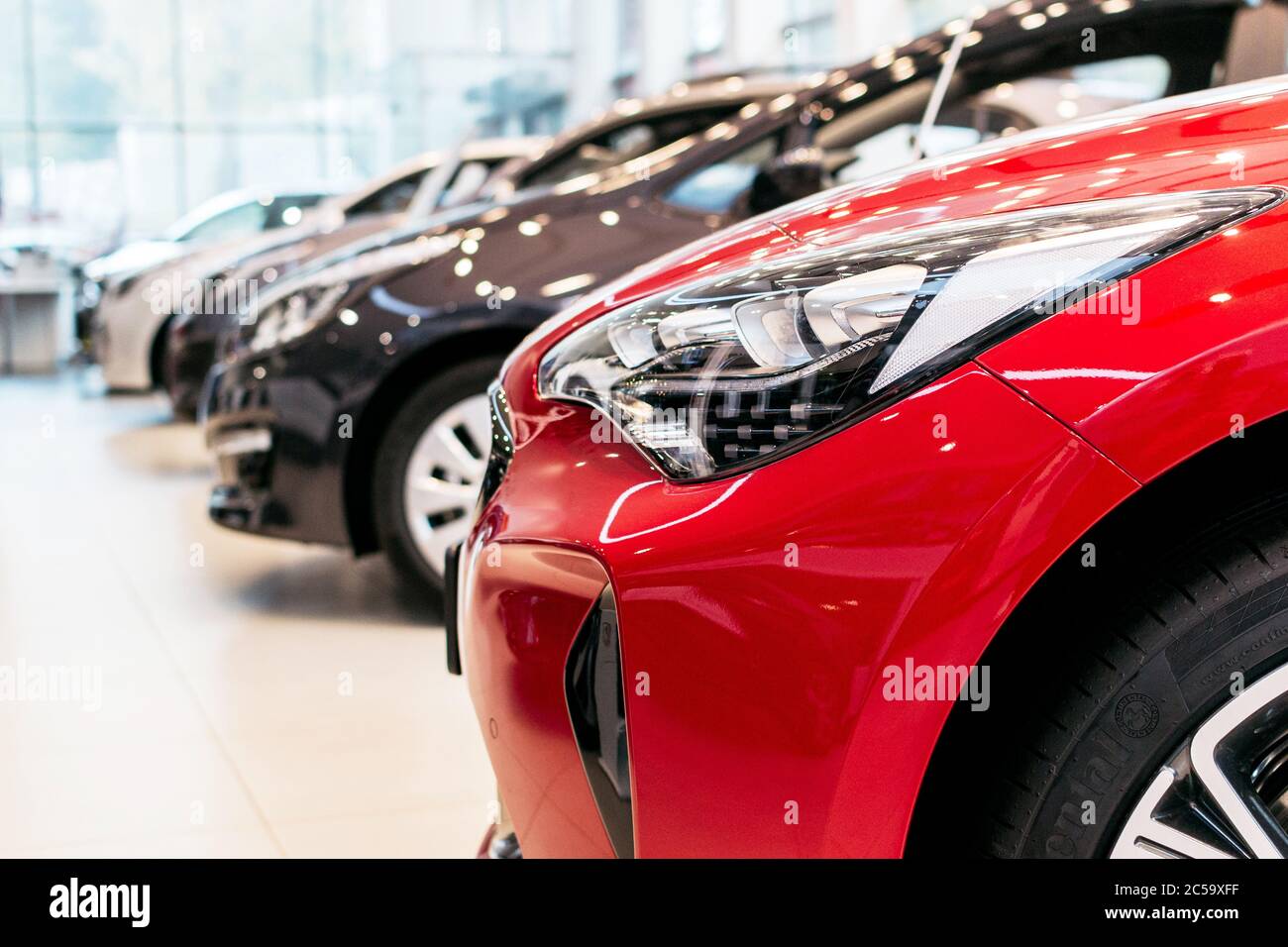 Row of luxury cars parked hi-res stock photography and images - Alamy