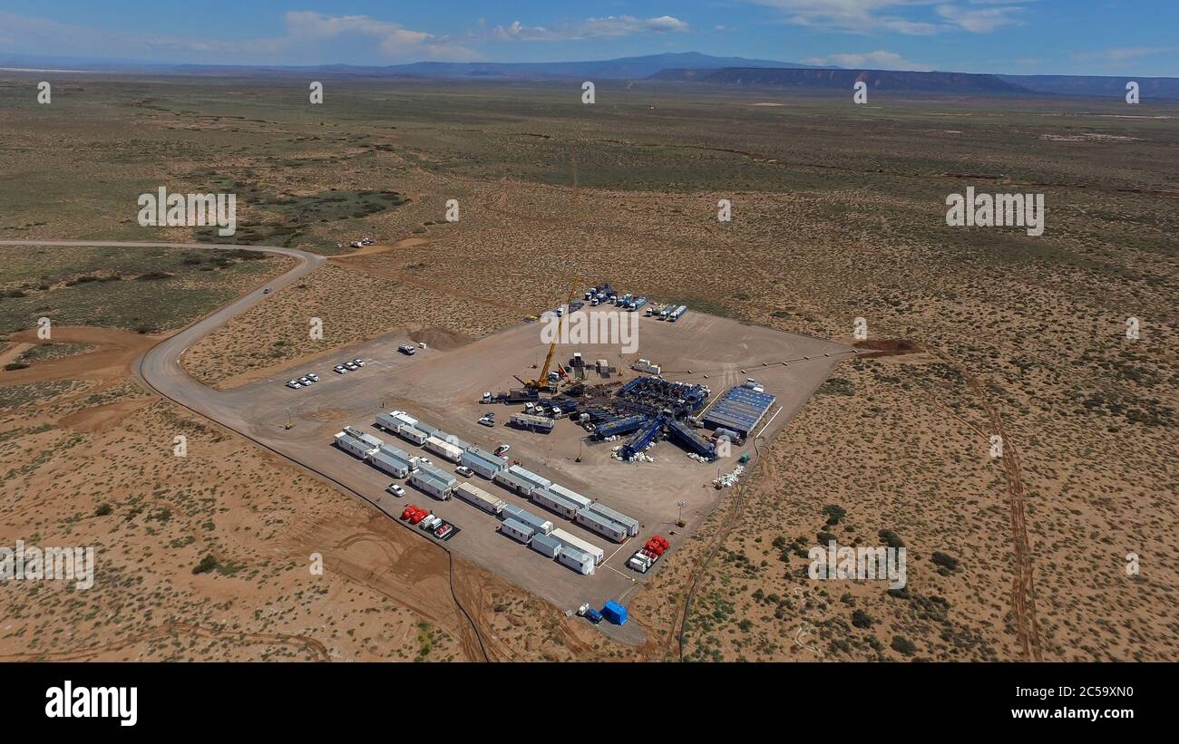 Aerial shot of unconventional oil extraction Stock Photo - Alamy