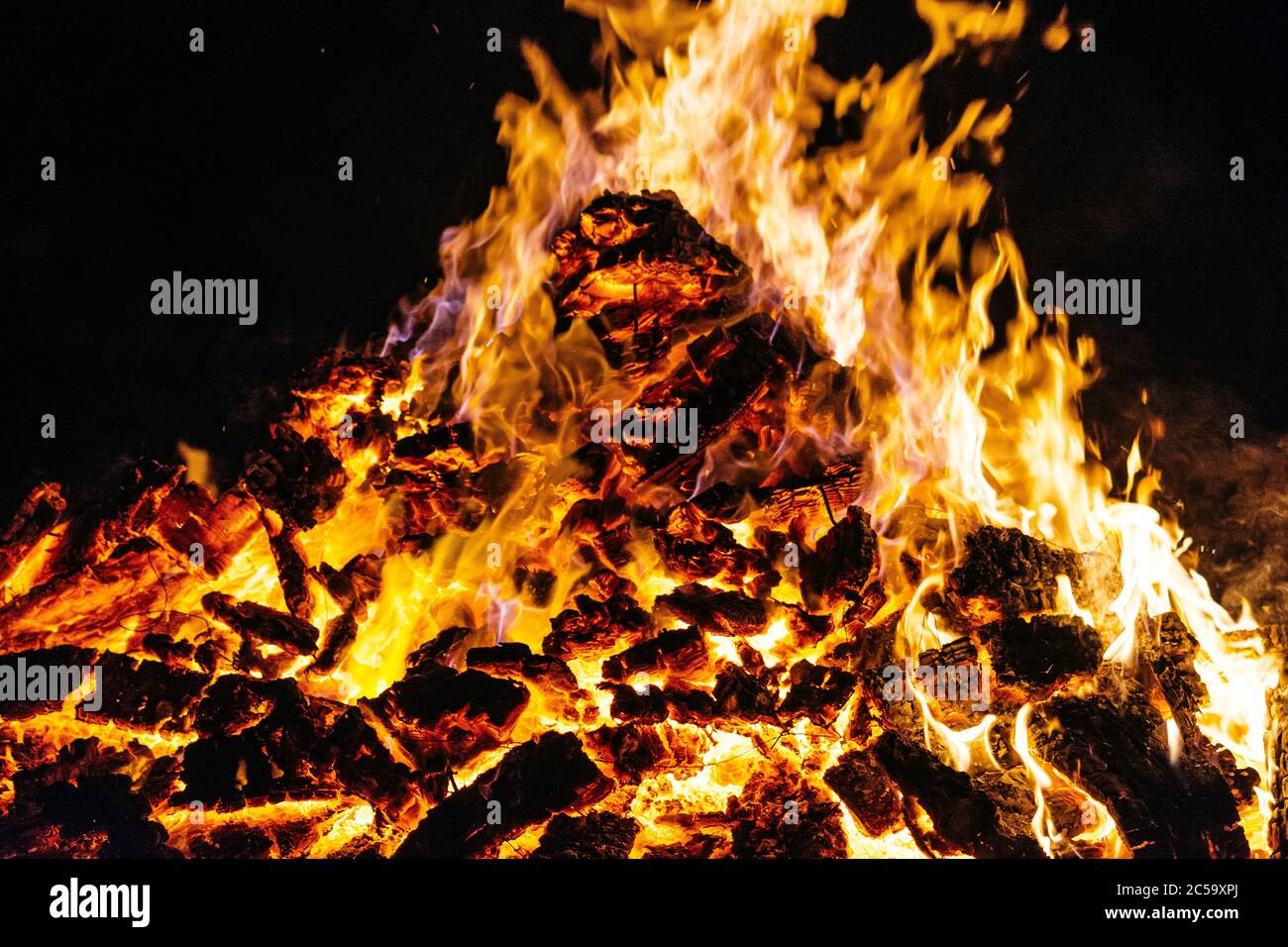 Summer campfire at night in nature in the camp Stock Photo - Alamy
