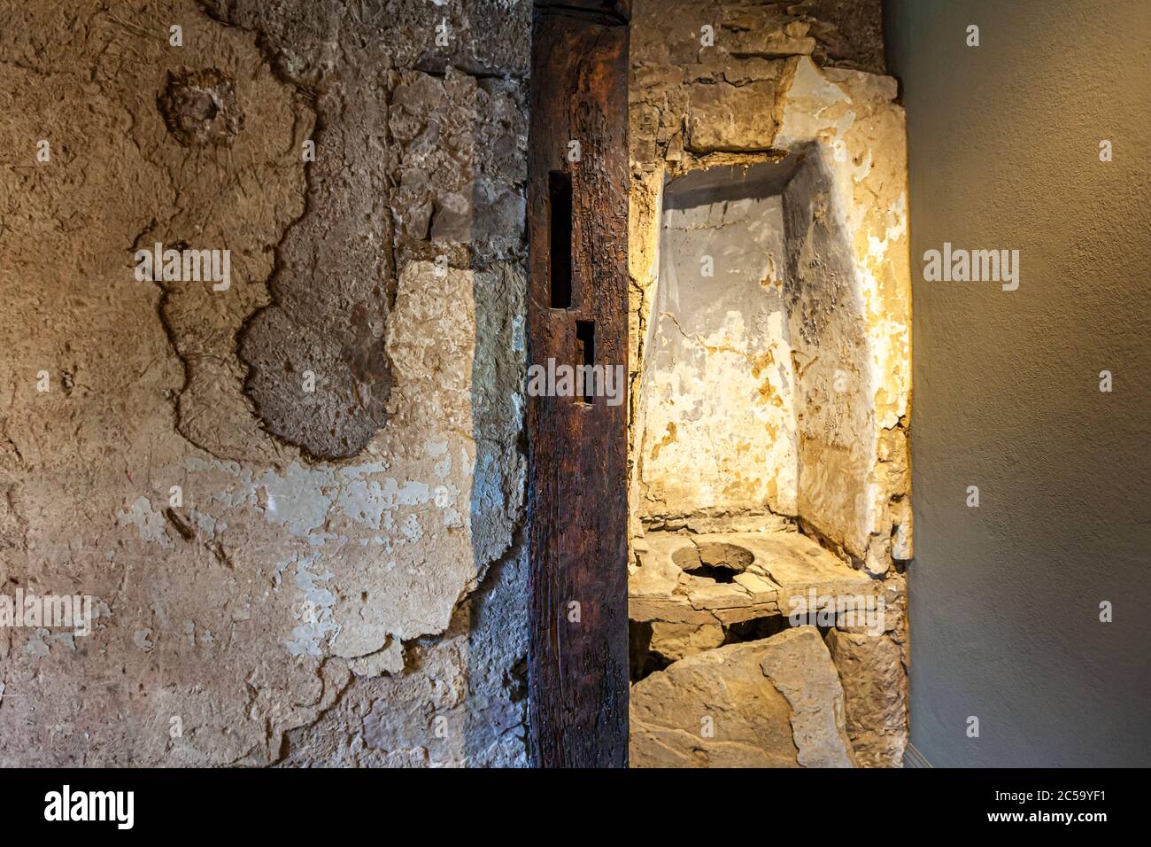 Bathroom comfort from the day before yesterday: the medieval outhouse ...