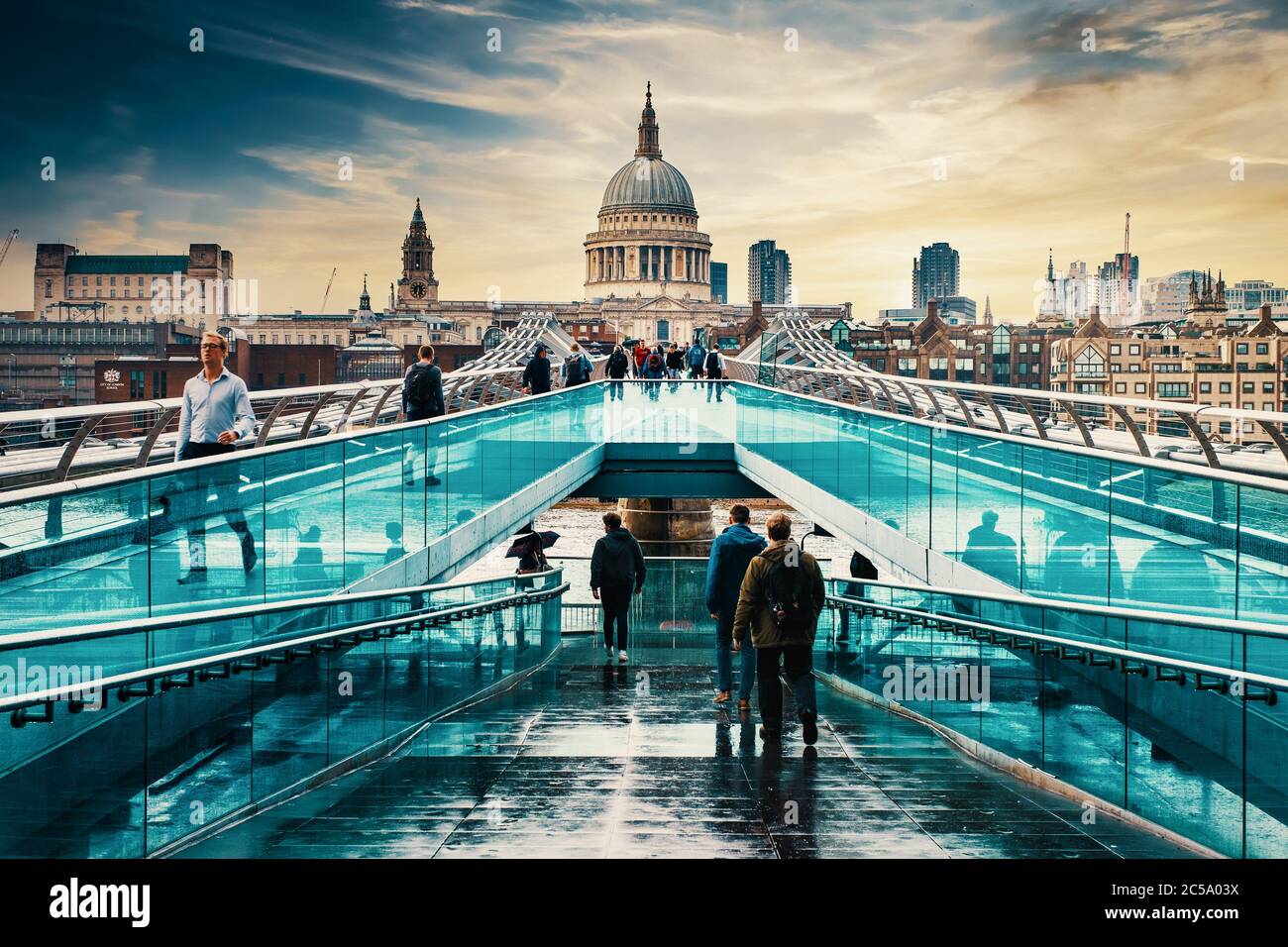 Millennium bridge icon hi-res stock photography and images - Alamy