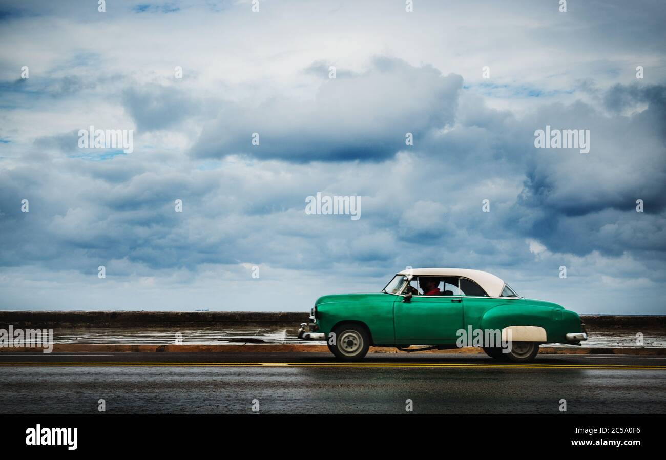 1950s car and beach hi-res stock photography and images - Alamy