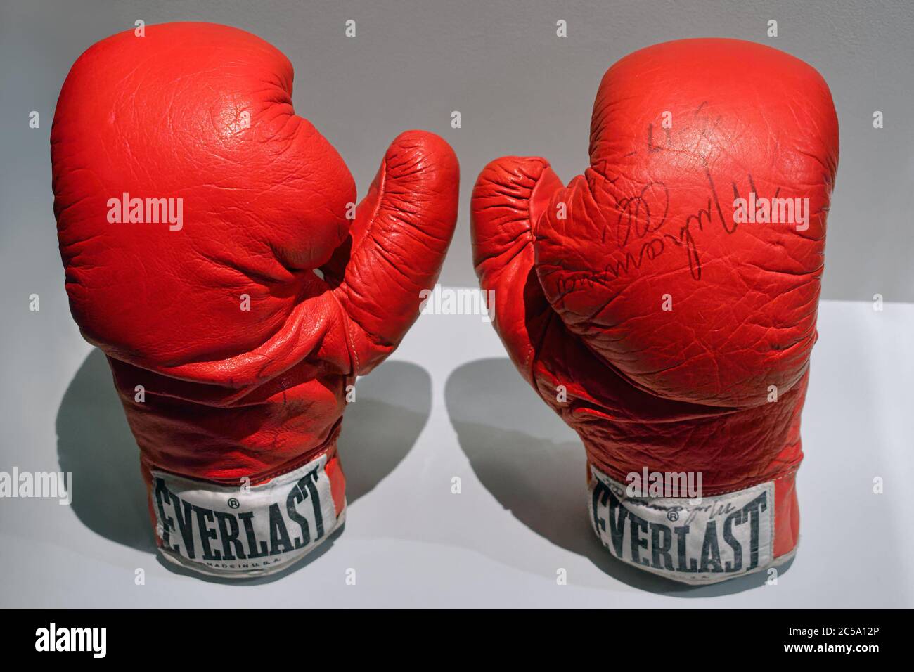 Muhamad ali boxing hi-res stock photography and images - Alamy
