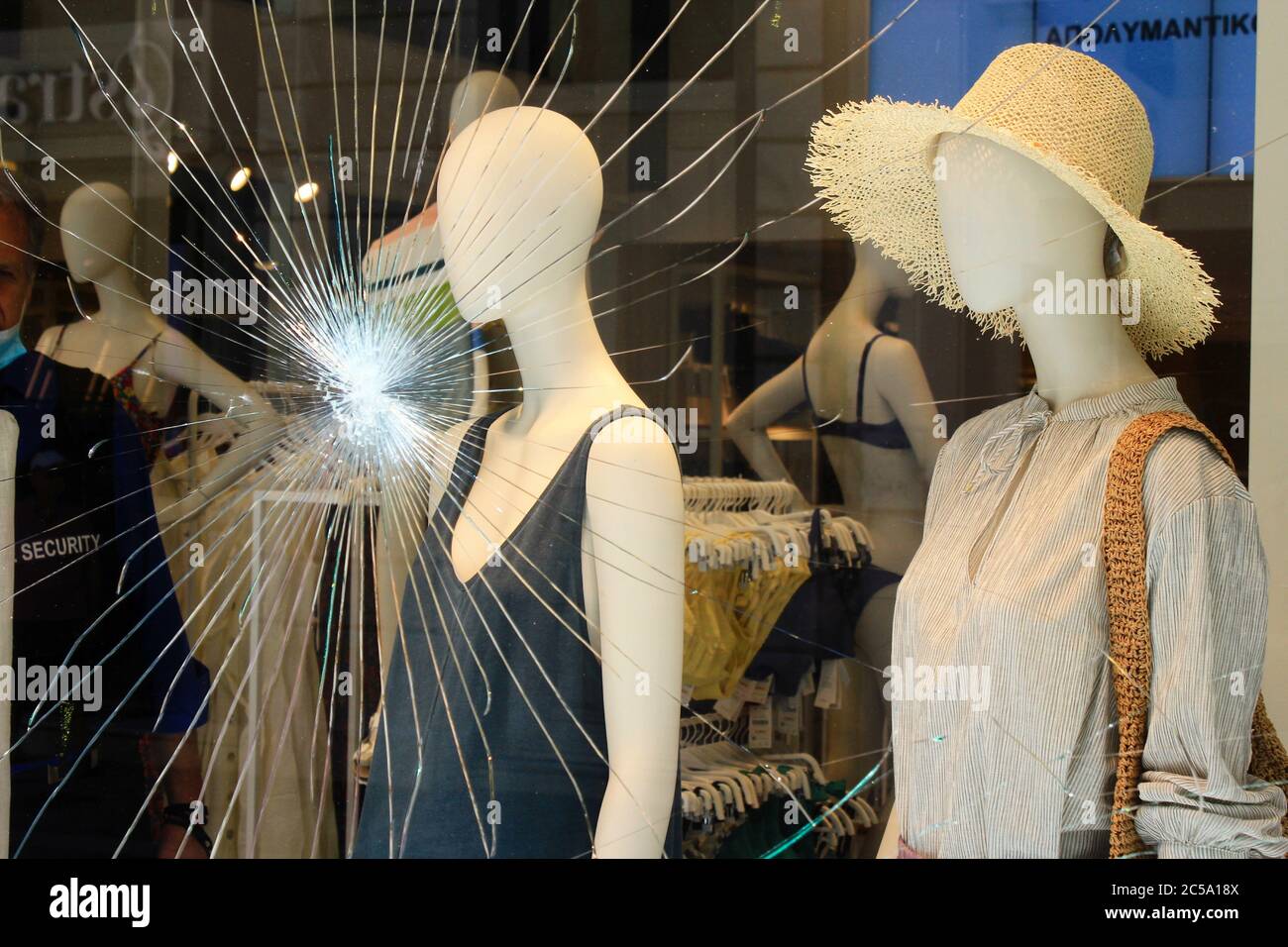 Broken mannequin hi-res stock photography and images - Alamy