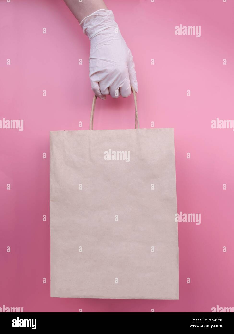 Bag hand hi-res stock photography and images - Alamy