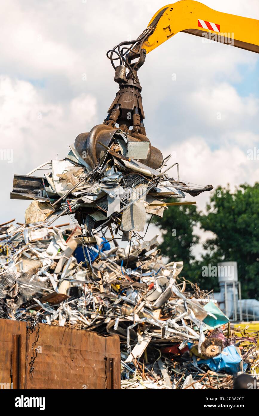 Close-up of a crane for recycling metallic waste Stock Photo - Alamy