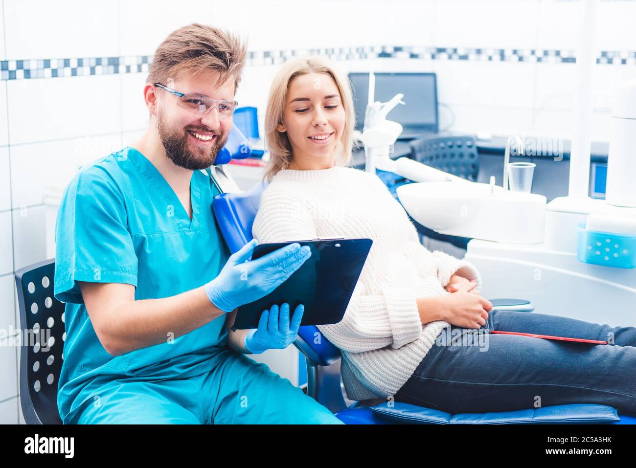 Reading the form hi-res stock photography and images - Alamy