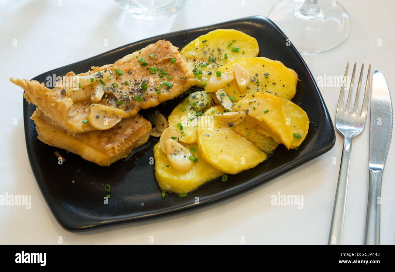 Cooked skate hi-res stock photography and images - Alamy