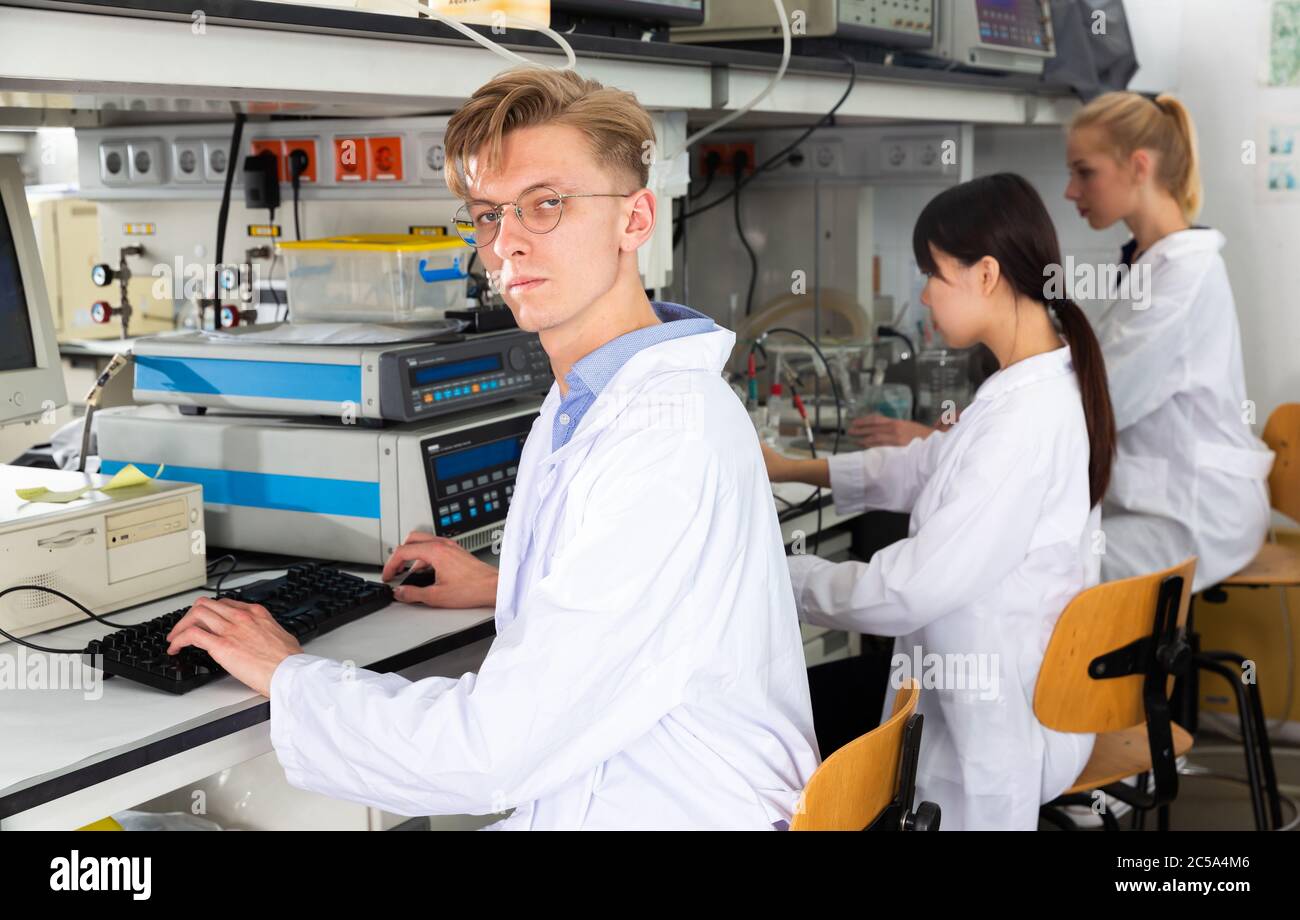 Chemical faculty hi-res stock photography and images - Alamy