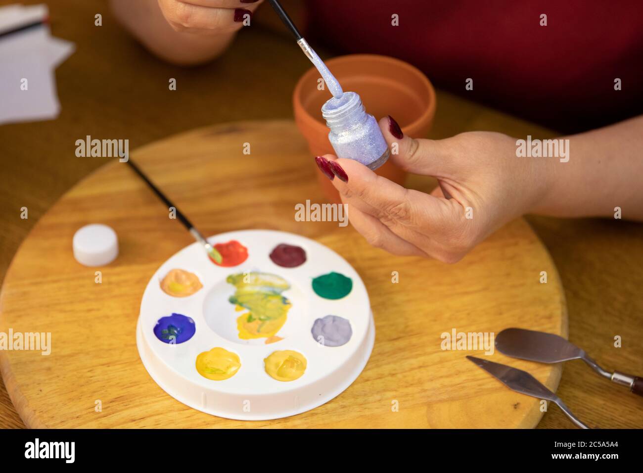 Hobby drawing womens hands hi-res stock photography and images - Alamy