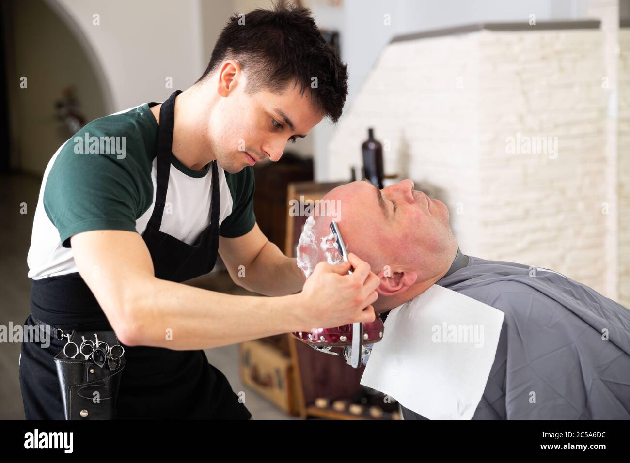 Barber shaving mans head hi-res stock photography and images - Alamy