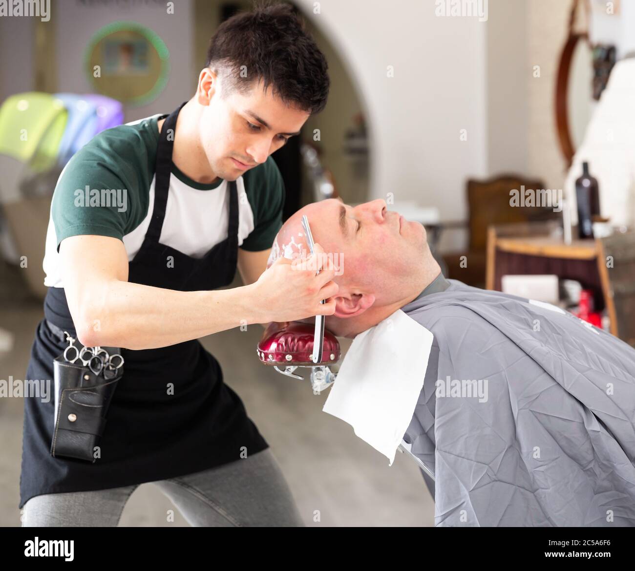 Barber shaving mans head hi-res stock photography and images - Alamy