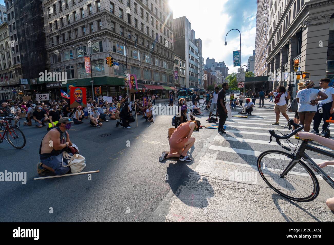 Police road block intersection hi-res stock photography and images - Alamy