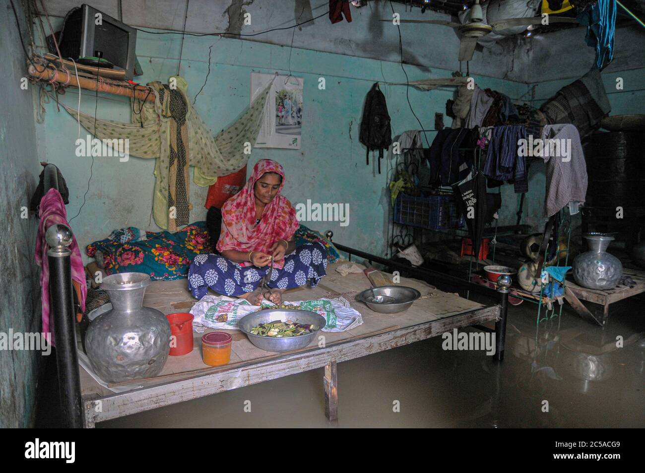 Child on streets slum in hi-res stock photography and images - Alamy