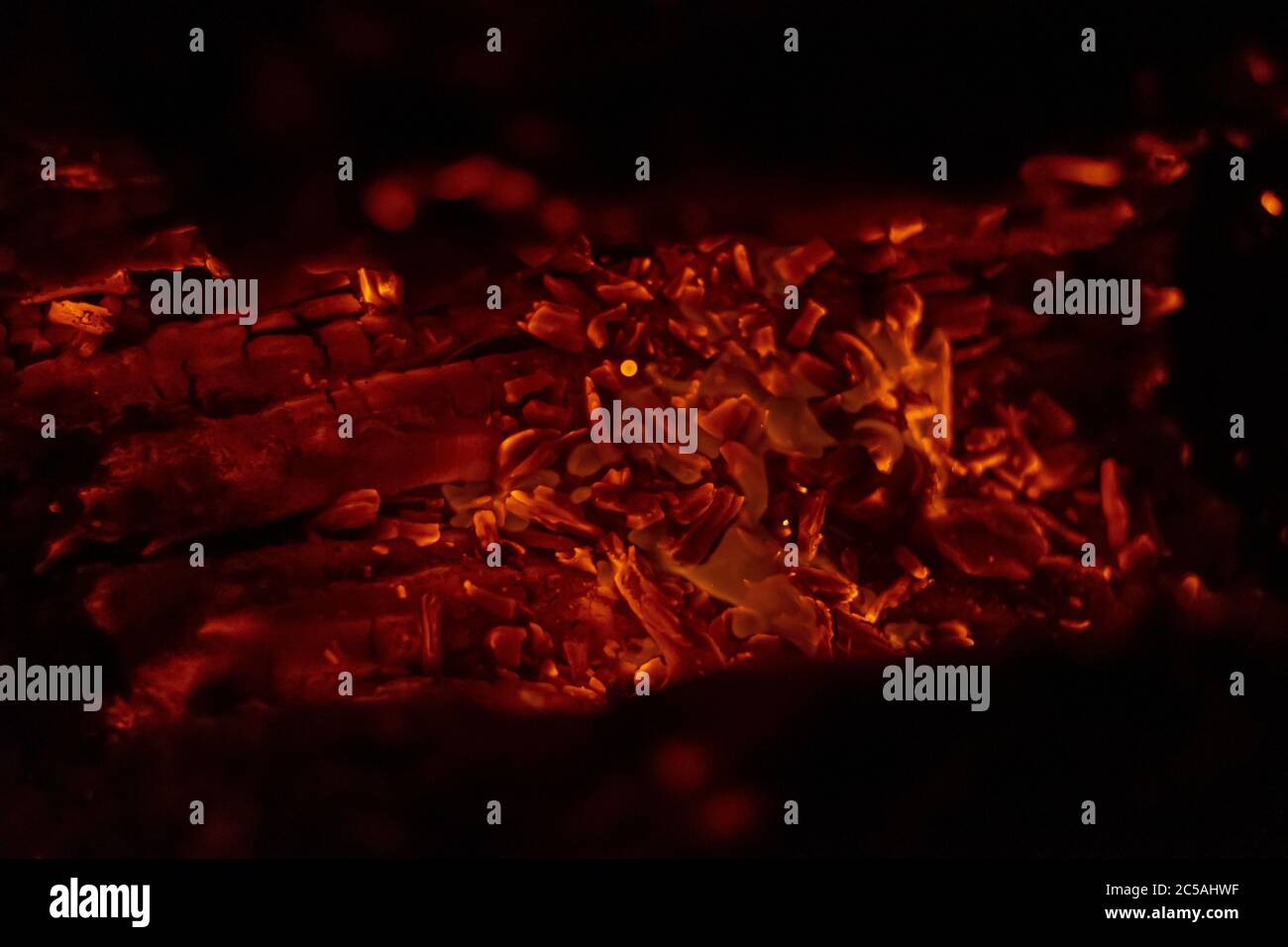 Glowing embers bright red color hi-res stock photography and images - Alamy